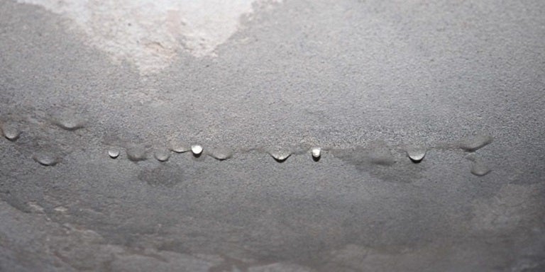 How to treat damp walls before painting | HomeServe