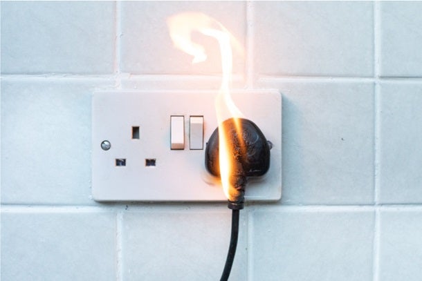 How to change a plug socket | HomeServe